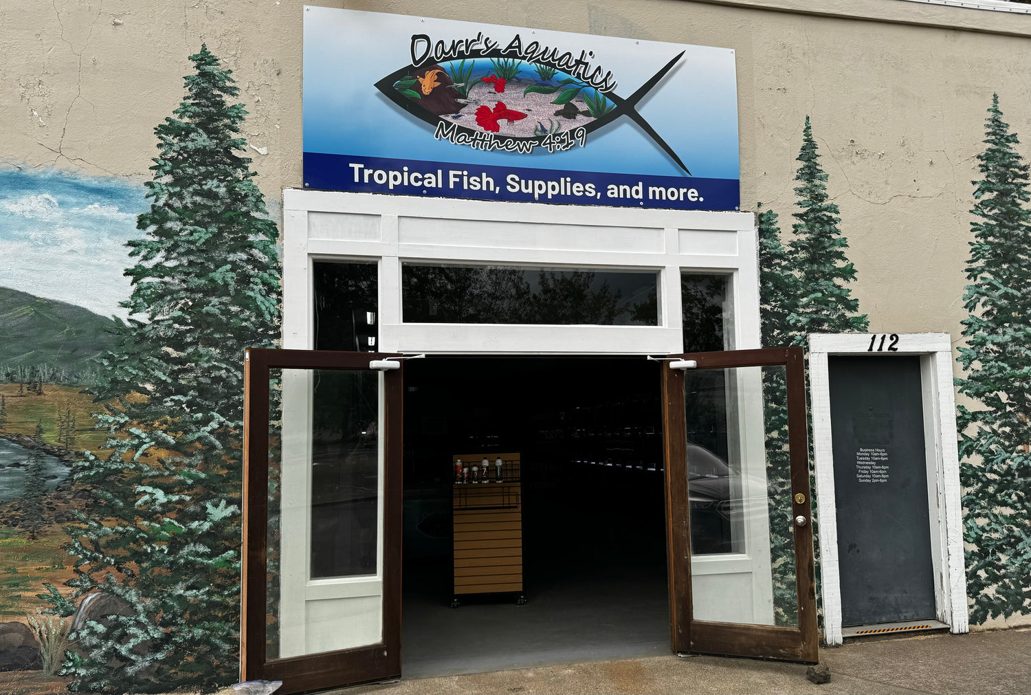 Darr’s Aquatics: Freshwater Fish, Tanks, and More!